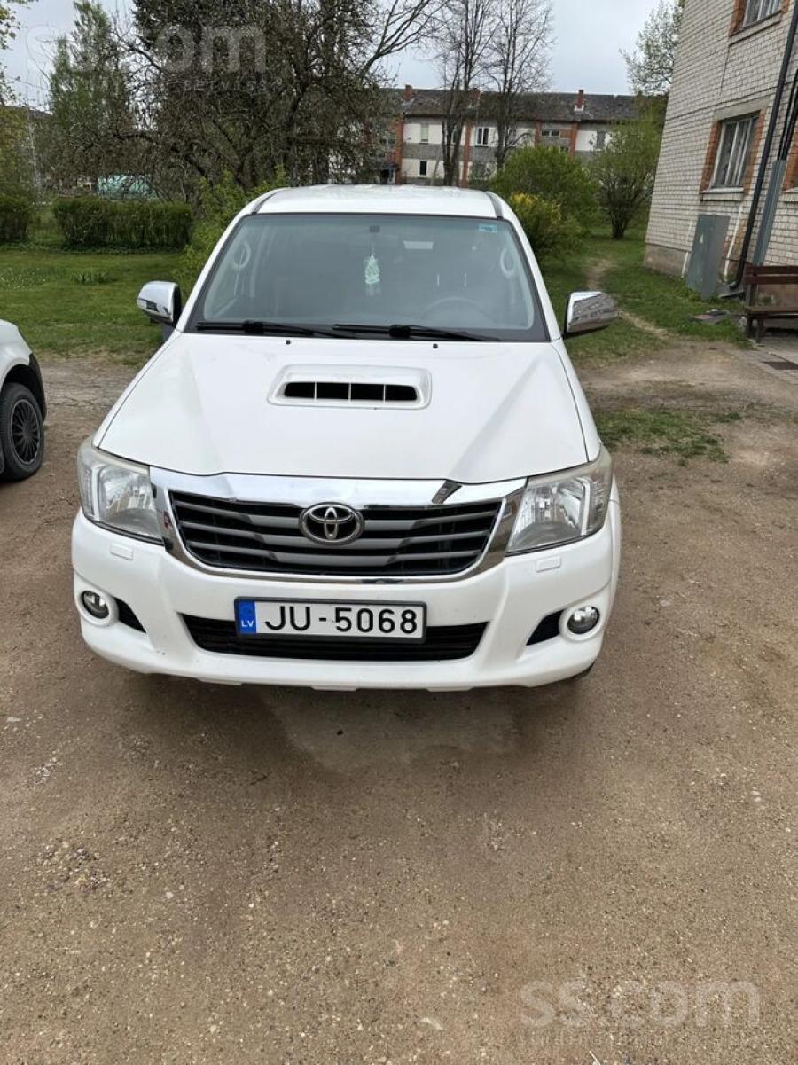 Balts Toyota Hilux 2014 Aizkraukle, ar dzinēja tilpumu 3.00 L un nobraukumu 197 tūkst. km par 14800 €, foto 1 vietnē AUTOMOTO.COM.LV