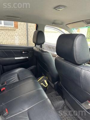 Balts Toyota Hilux 2014 Aizkraukle, ar dzinēja tilpumu 3.00 L un nobraukumu 197 tūkst. km par 14800 €, foto 13 vietnē AUTOMOTO.COM.LV