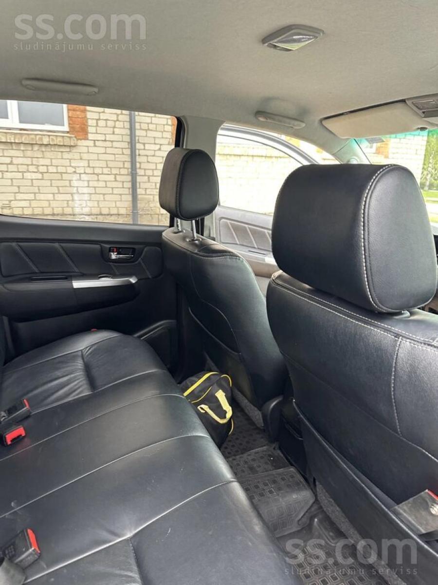 Balts Toyota Hilux 2014 Aizkraukle, ar dzinēja tilpumu 3.00 L un nobraukumu 197 tūkst. km par 14800 €, foto 13 vietnē AUTOMOTO.COM.LV