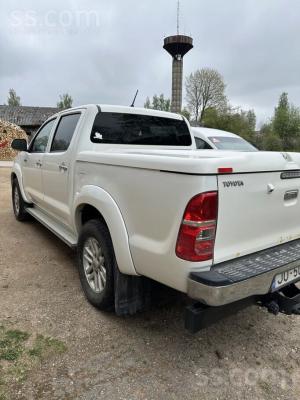 Balts Toyota Hilux 2014 Aizkraukle, ar dzinēja tilpumu 3.00 L un nobraukumu 197 tūkst. km par 14800 €, foto 16 vietnē AUTOMOTO.COM.LV