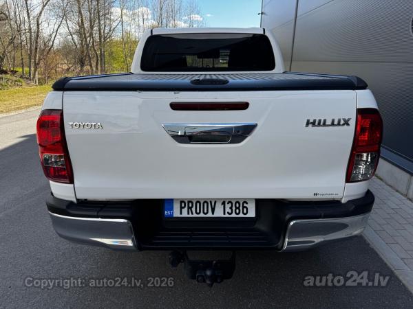 White Toyota Hilux 2017 in Tallinn, with an engine capacity of 2.40 L and mileage of 282 thousand km for 32262 €, photo 6 on AUTOMOTO.COM.LV