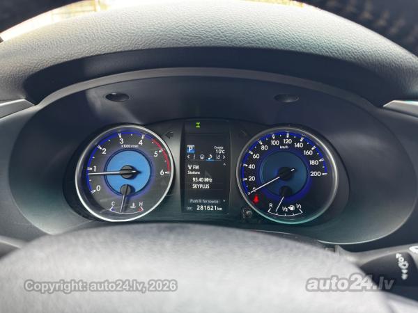 White Toyota Hilux 2017 in Tallinn, with an engine capacity of 2.40 L and mileage of 282 thousand km for 32262 €, photo 10 on AUTOMOTO.COM.LV