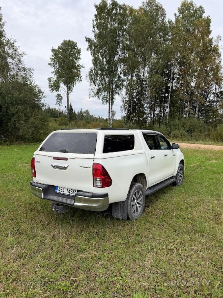White Toyota Hilux 2018 in Viljandi, with an engine capacity of 2.40 L and mileage of 104 thousand km for 31500 €, photo 4 on AUTOMOTO.COM.LV