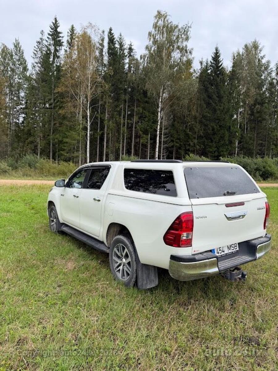 White Toyota Hilux 2018 in Viljandi, with an engine capacity of 2.40 L and mileage of 104 thousand km for 31500 €, photo 5 on AUTOMOTO.COM.LV