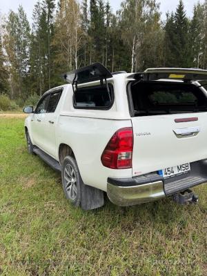 White Toyota Hilux 2018 in Viljandi, with an engine capacity of 2.40 L and mileage of 104 thousand km for 31500 €, photo 8 on AUTOMOTO.COM.LV