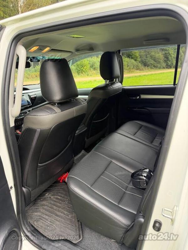 White Toyota Hilux 2018 in Viljandi, with an engine capacity of 2.40 L and mileage of 104 thousand km for 31500 €, photo 10 on AUTOMOTO.COM.LV