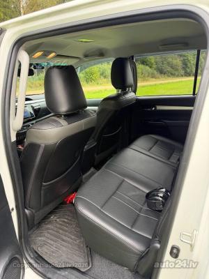 White Toyota Hilux 2018 in Viljandi, with an engine capacity of 2.40 L and mileage of 104 thousand km for 31500 €, photo 10 on AUTOMOTO.COM.LV