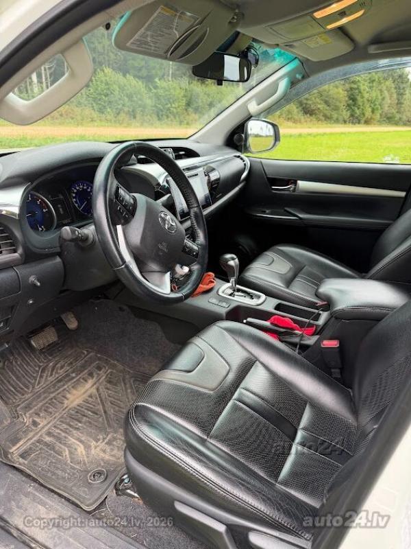 White Toyota Hilux 2018 in Viljandi, with an engine capacity of 2.40 L and mileage of 104 thousand km for 31500 €, photo 11 on AUTOMOTO.COM.LV