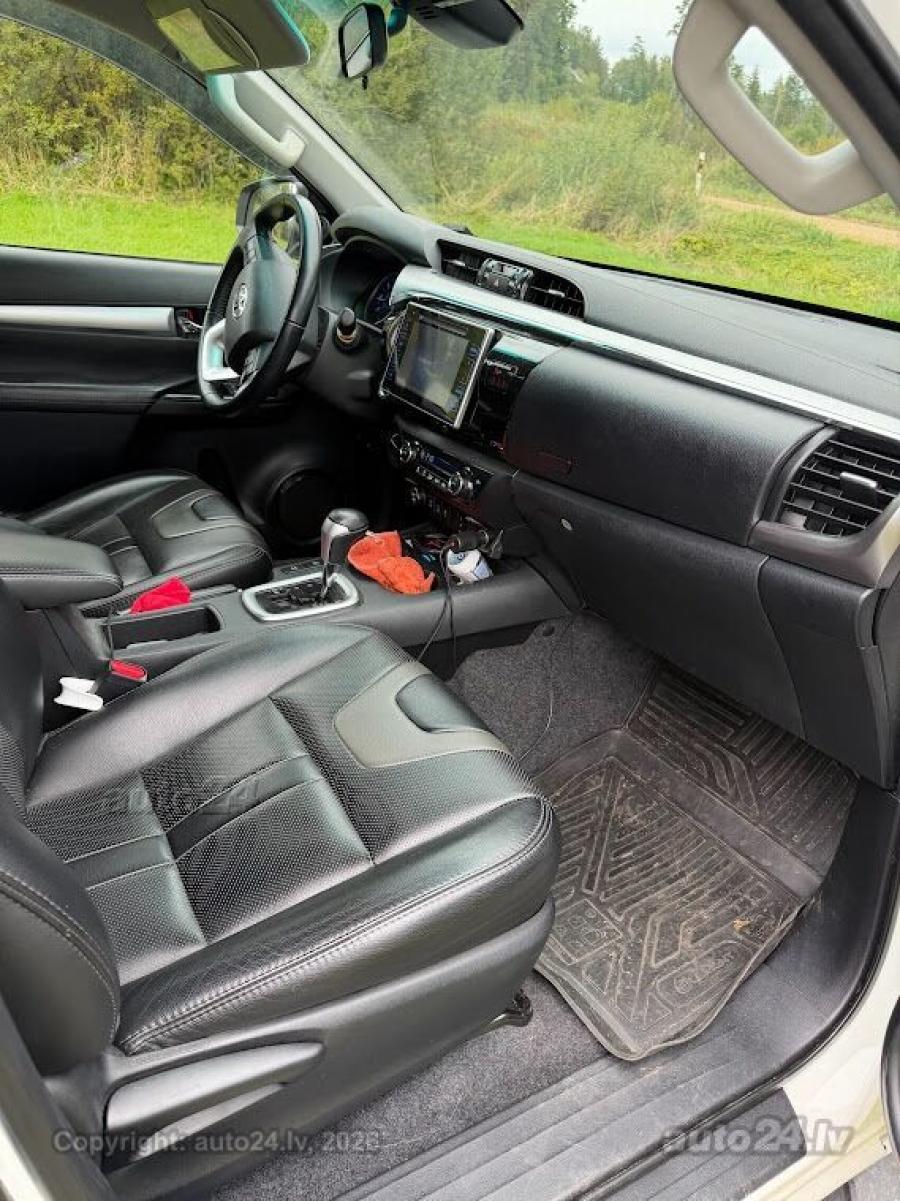 White Toyota Hilux 2018 in Viljandi, with an engine capacity of 2.40 L and mileage of 104 thousand km for 31500 €, photo 12 on AUTOMOTO.COM.LV