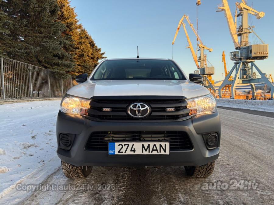 Balts Toyota Hilux 2020 Tallina, ar dzinēja tilpumu 2.40 L un nobraukumu 63 tūkst. km par 29999 €, foto 2 vietnē AUTOMOTO.COM.LV