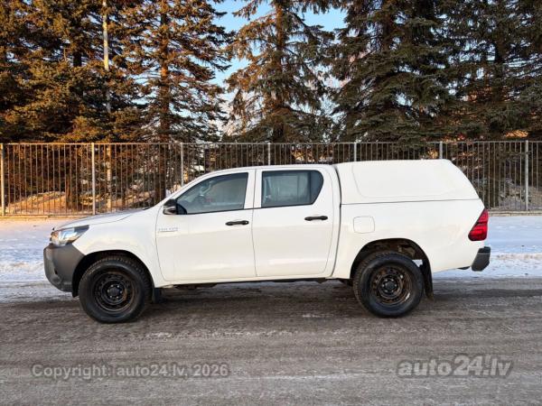 White Toyota Hilux 2020 in Tallinn, with an engine capacity of 2.40 L and mileage of 63 thousand km for 29999 €, photo 7 on AUTOMOTO.COM.LV