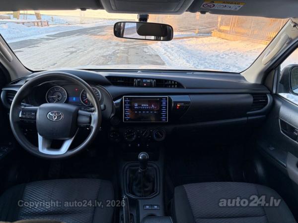 White Toyota Hilux 2020 in Tallinn, with an engine capacity of 2.40 L and mileage of 63 thousand km for 29999 €, photo 9 on AUTOMOTO.COM.LV