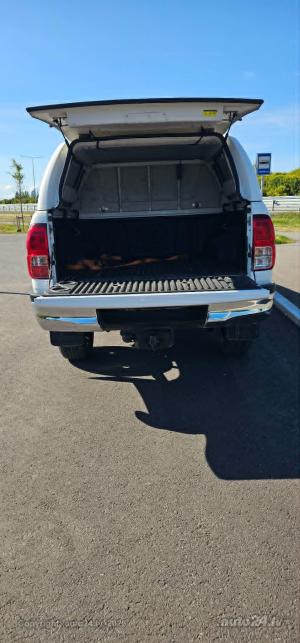 White Toyota Hilux 2020 in Tallinn, with an engine capacity of 2.40 L and mileage of 145 thousand km for 29500 €, photo 6 on AUTOMOTO.COM.LV
