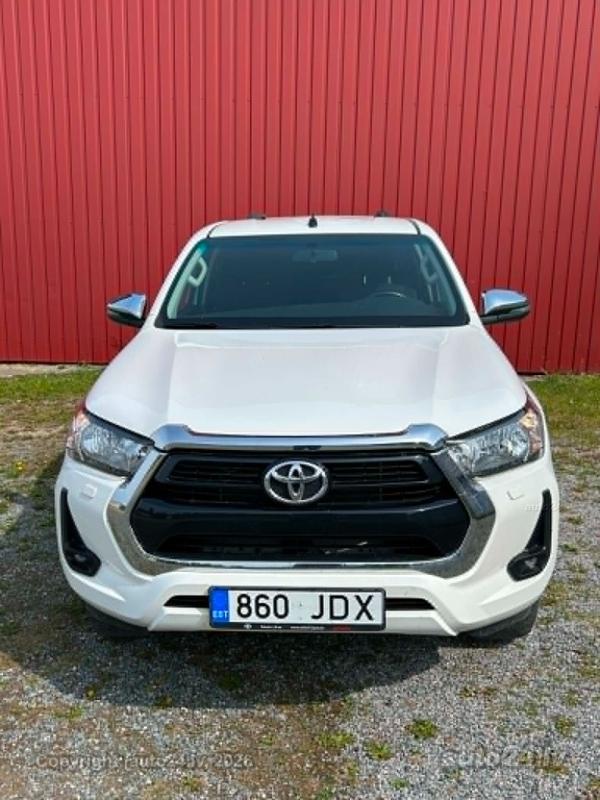 Balts Toyota Hilux 2021 Tallina, ar dzinēja tilpumu 2.40 L un nobraukumu 88 tūkst. km par 29900 €, foto 1 vietnē AUTOMOTO.COM.LV