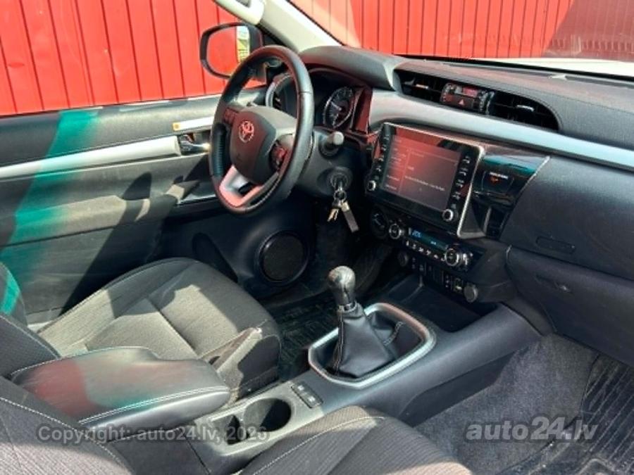Balts Toyota Hilux 2021 Tallina, ar dzinēja tilpumu 2.40 L un nobraukumu 88 tūkst. km par 29900 €, foto 9 vietnē AUTOMOTO.COM.LV