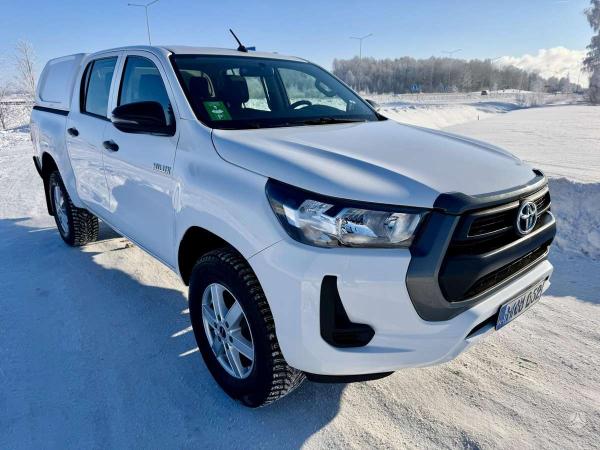 White Toyota Hilux 2022 in Radviliskis, with an engine capacity of 2.40 L and mileage of 55 thousand km for 26150 €, photo 1 on AUTOMOTO.COM.LV