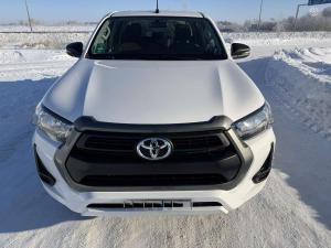 White Toyota Hilux 2022 in Radviliskis, with an engine capacity of 2.40 L and mileage of 55 thousand km for 26150 €, photo 4 on AUTOMOTO.COM.LV