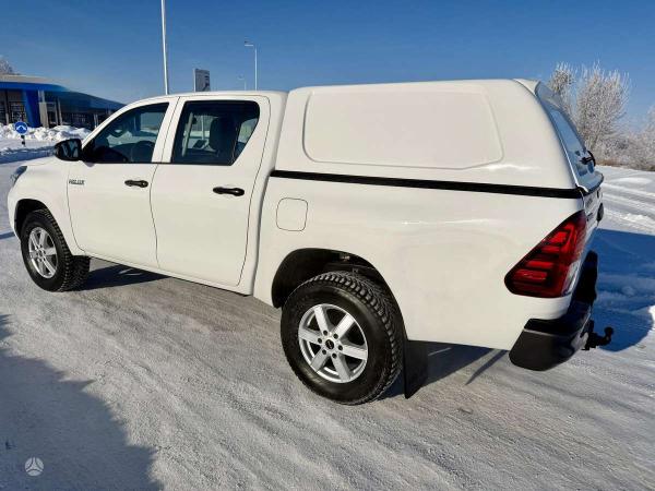 White Toyota Hilux 2022 in Radviliskis, with an engine capacity of 2.40 L and mileage of 55 thousand km for 26150 €, photo 5 on AUTOMOTO.COM.LV