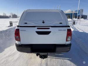 White Toyota Hilux 2022 in Radviliskis, with an engine capacity of 2.40 L and mileage of 55 thousand km for 26150 €, photo 7 on AUTOMOTO.COM.LV