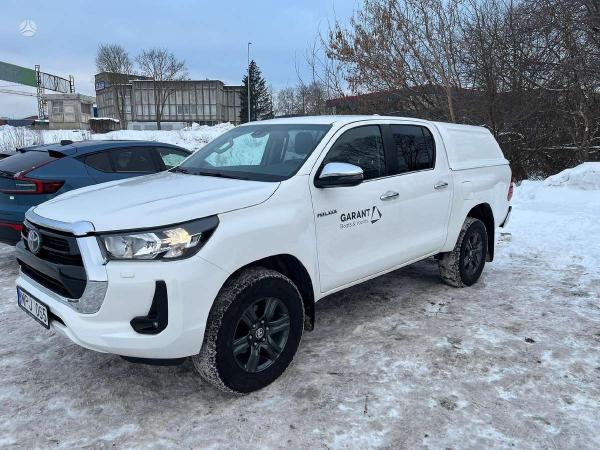 Balts Toyota Hilux 2023 Klaipėda, ar dzinēja tilpumu 2.76 L un nobraukumu 47 tūkst. km par 38499 €, foto 2 vietnē AUTOMOTO.COM.LV