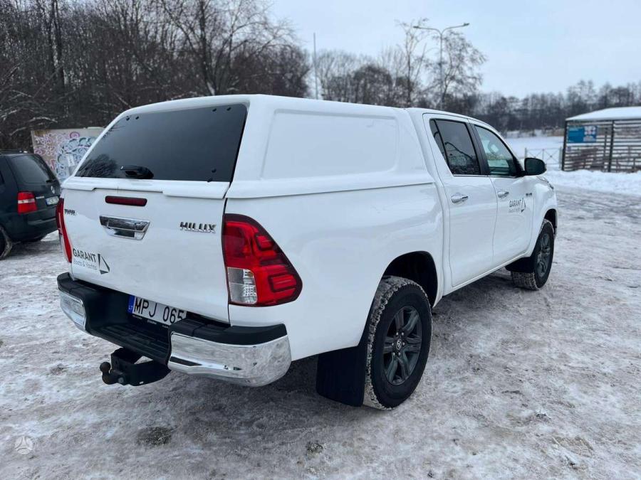 Balts Toyota Hilux 2023 Klaipėda, ar dzinēja tilpumu 2.76 L un nobraukumu 47 tūkst. km par 38499 €, foto 3 vietnē AUTOMOTO.COM.LV