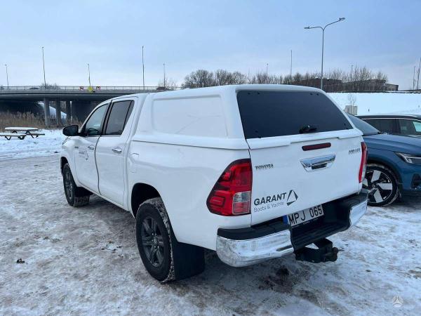 Balts Toyota Hilux 2023 Klaipėda, ar dzinēja tilpumu 2.76 L un nobraukumu 47 tūkst. km par 38499 €, foto 4 vietnē AUTOMOTO.COM.LV