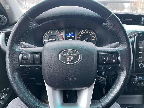 Balts Toyota Hilux 2023 Klaipėda, ar dzinēja tilpumu 2.76 L un nobraukumu 47 tūkst. km par 38499 €, foto 8 vietnē AUTOMOTO.COM.LV