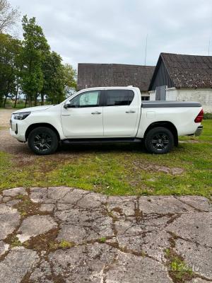 White Toyota Hilux 2024 in Tallinn, with an engine capacity of 2.40 L and mileage of 60 thousand km for 44800 €, photo  on AUTOMOTO.COM.LV