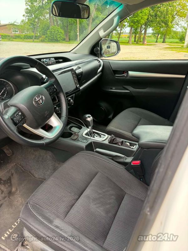 White Toyota Hilux 2024 in Tallinn, with an engine capacity of 2.40 L and mileage of 60 thousand km for 44800 €, photo 3 on AUTOMOTO.COM.LV