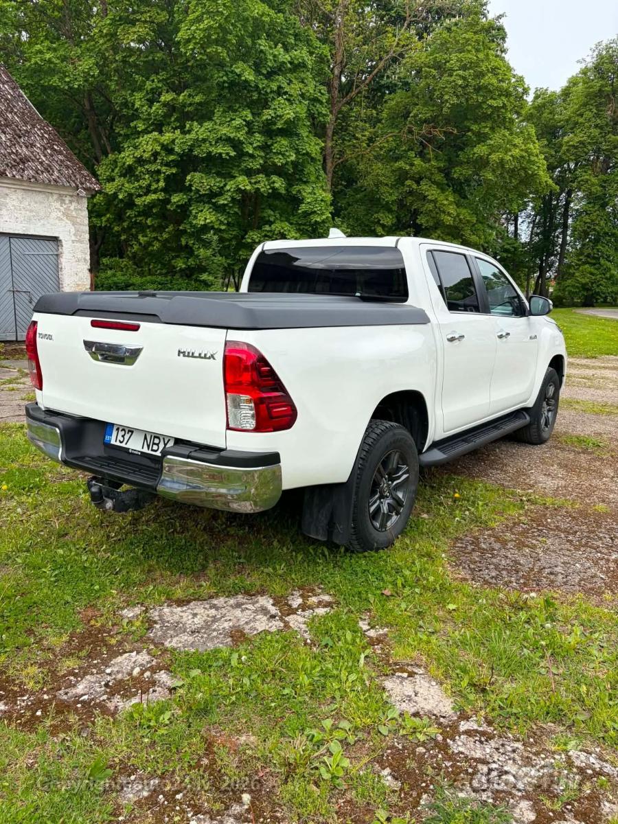 White Toyota Hilux 2024 in Tallinn, with an engine capacity of 2.40 L and mileage of 60 thousand km for 44800 €, photo 5 on AUTOMOTO.COM.LV