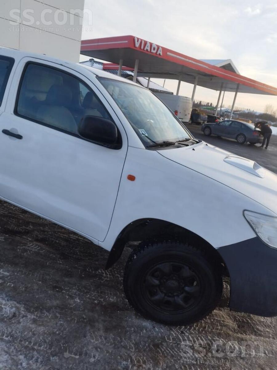 Balts Toyota Hilux 2011 Ludza, ar dzinēja tilpumu 2.50 L un nobraukumu 305 tūkst. km par 11858 €, foto 2 vietnē AUTOMOTO.COM.LV