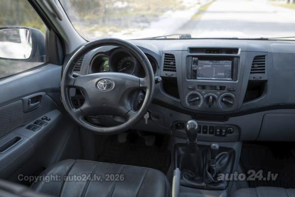 Balts Toyota Hilux 2011 Tallina, ar dzinēja tilpumu 2.50 L un nobraukumu 0 tūkst. km par 14900 €, foto 11 vietnē AUTOMOTO.COM.LV