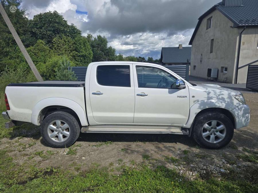 Balts Toyota Hilux 2011 Radviliškis, ar dzinēja tilpumu 2.98 L un nobraukumu 246 tūkst. km par 13500 €, foto 8 vietnē AUTOMOTO.COM.LV