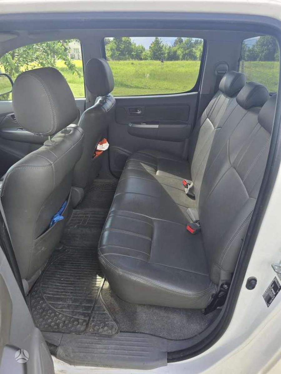 Balts Toyota Hilux 2011 Radviliškis, ar dzinēja tilpumu 2.98 L un nobraukumu 246 tūkst. km par 13500 €, foto 10 vietnē AUTOMOTO.COM.LV