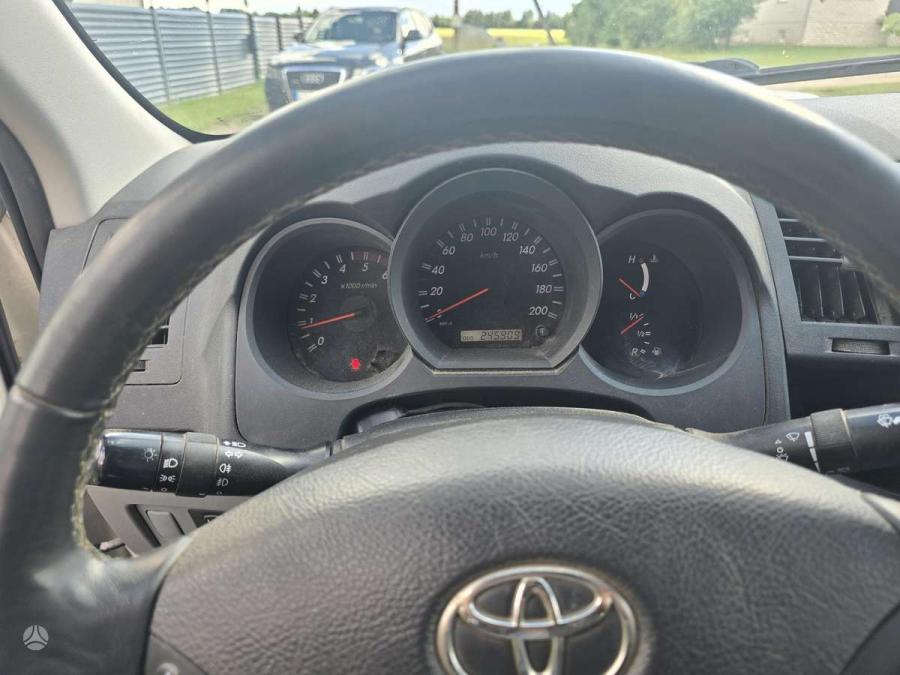Balts Toyota Hilux 2011 Radviliškis, ar dzinēja tilpumu 2.98 L un nobraukumu 246 tūkst. km par 13500 €, foto 12 vietnē AUTOMOTO.COM.LV