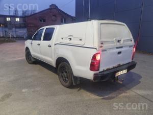 Balts Toyota Hilux 2013 Rīga, ar dzinēja tilpumu 2.50 L un nobraukumu 263 tūkst. km par 12200 €, foto  vietnē AUTOMOTO.COM.LV
