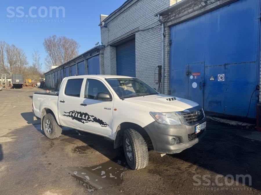 Balts Toyota Hilux 2013 Rīga, ar dzinēja tilpumu 2.50 L un nobraukumu 142 tūkst. km par 12500 €, foto 1 vietnē AUTOMOTO.COM.LV