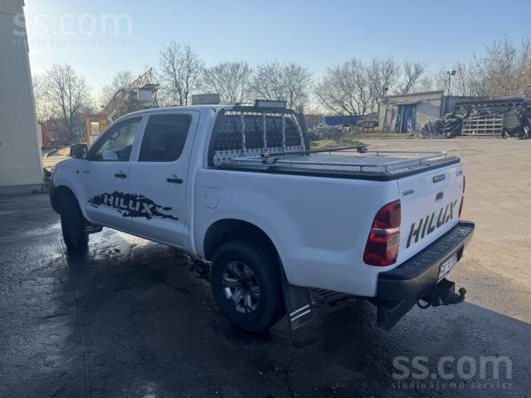 Balts Toyota Hilux 2013 Rīga, ar dzinēja tilpumu 2.50 L un nobraukumu 142 tūkst. km par 12500 €, foto 3 vietnē AUTOMOTO.COM.LV