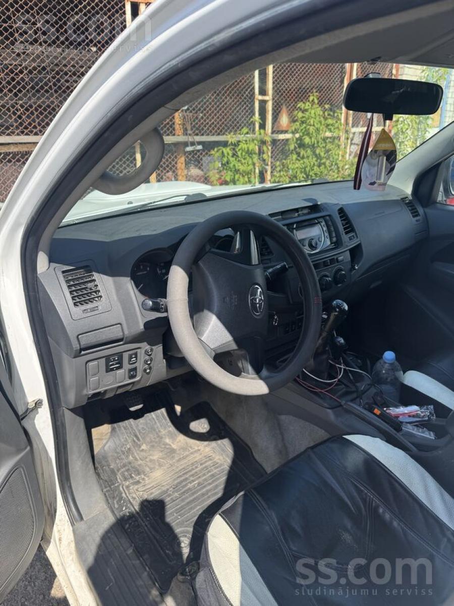 Balts Toyota Hilux 2013 Rīga, ar dzinēja tilpumu 2.50 L un nobraukumu 142 tūkst. km par 12500 €, foto 6 vietnē AUTOMOTO.COM.LV