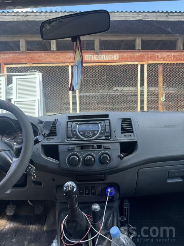 Balts Toyota Hilux 2013 Rīga, ar dzinēja tilpumu 2.50 L un nobraukumu 142 tūkst. km par 12500 €, foto 8 vietnē AUTOMOTO.COM.LV