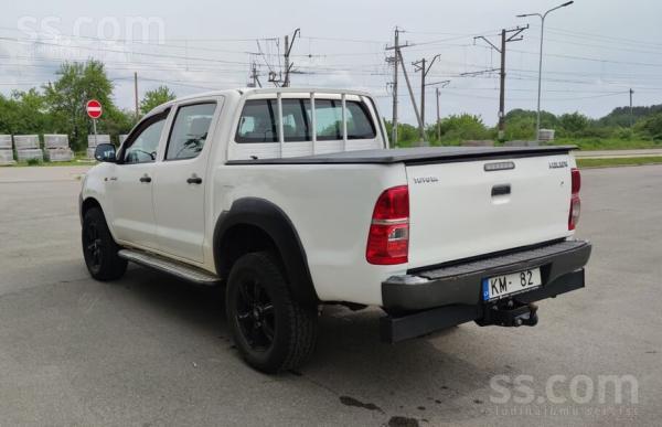 White Toyota Hilux 2014 in Riga, with an engine capacity of 2.50 L and mileage of 166 thousand km for 13750 €, photo 9 on AUTOMOTO.COM.LV