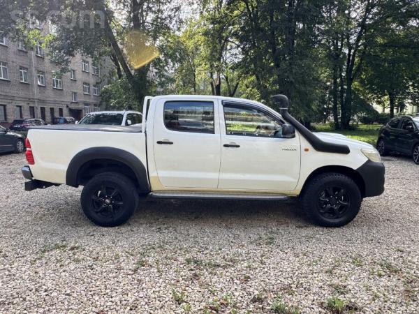 Toyota Hilux 2014 Rīga vietnē Balts Toyota Hilux 2014 Rīga, ar dzinēja tilpumu 2.50 L un nobraukumu 178 tūkst. km par 6900 €, foto 9 vietnē AUTOMOTO.COM.LV