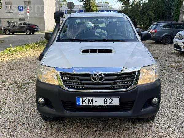 Balts Toyota Hilux 2014 Rīga, ar dzinēja tilpumu 2.50 L un nobraukumu 170 tūkst. km par 13100 €, foto 1 vietnē AUTOMOTO.COM.LV