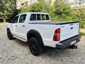 White Toyota Hilux 2014 in Riga, with an engine capacity of 2.50 L and mileage of 170 thousand km for 13100 €, photo 5 on AUTOMOTO.COM.LV