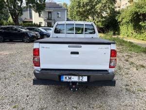 White Toyota Hilux 2014 in Riga, with an engine capacity of 2.50 L and mileage of 170 thousand km for 13100 €, photo 6 on AUTOMOTO.COM.LV