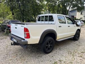 White Toyota Hilux 2014 in Riga, with an engine capacity of 2.50 L and mileage of 170 thousand km for 13100 €, photo 8 on AUTOMOTO.COM.LV