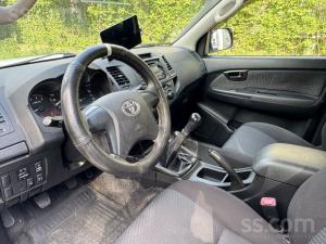 White Toyota Hilux 2014 in Riga, with an engine capacity of 2.50 L and mileage of 170 thousand km for 13100 €, photo 10 on AUTOMOTO.COM.LV