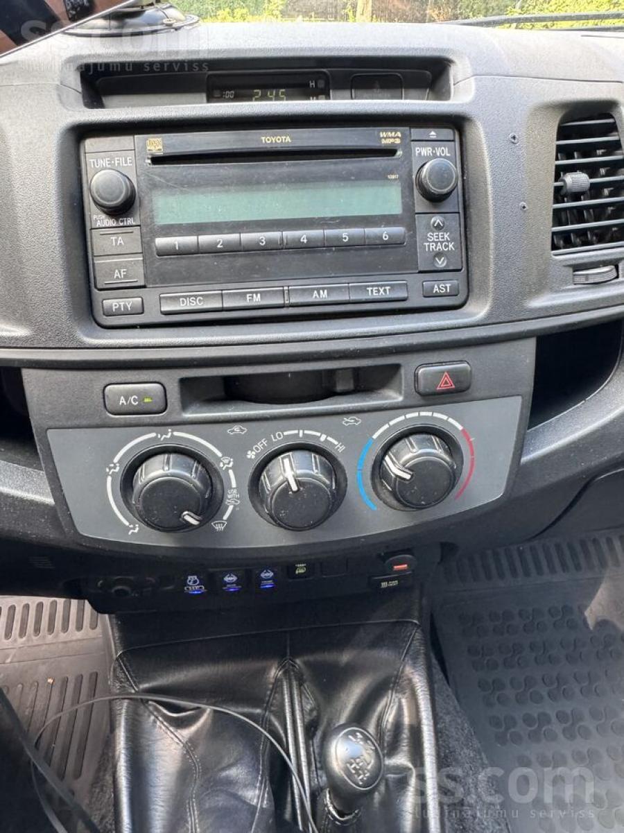 White Toyota Hilux 2014 in Riga, with an engine capacity of 2.50 L and mileage of 170 thousand km for 13100 €, photo 15 on AUTOMOTO.COM.LV