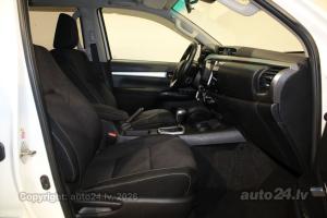 White Toyota Hilux 2018 in Tallinn, with an engine capacity of 2.40 L and mileage of 215 thousand km for 24990 €, photo 7 on AUTOMOTO.COM.LV
