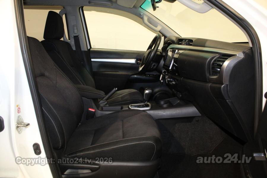 White Toyota Hilux 2018 in Tallinn, with an engine capacity of 2.40 L and mileage of 215 thousand km for 24990 €, photo 7 on AUTOMOTO.COM.LV